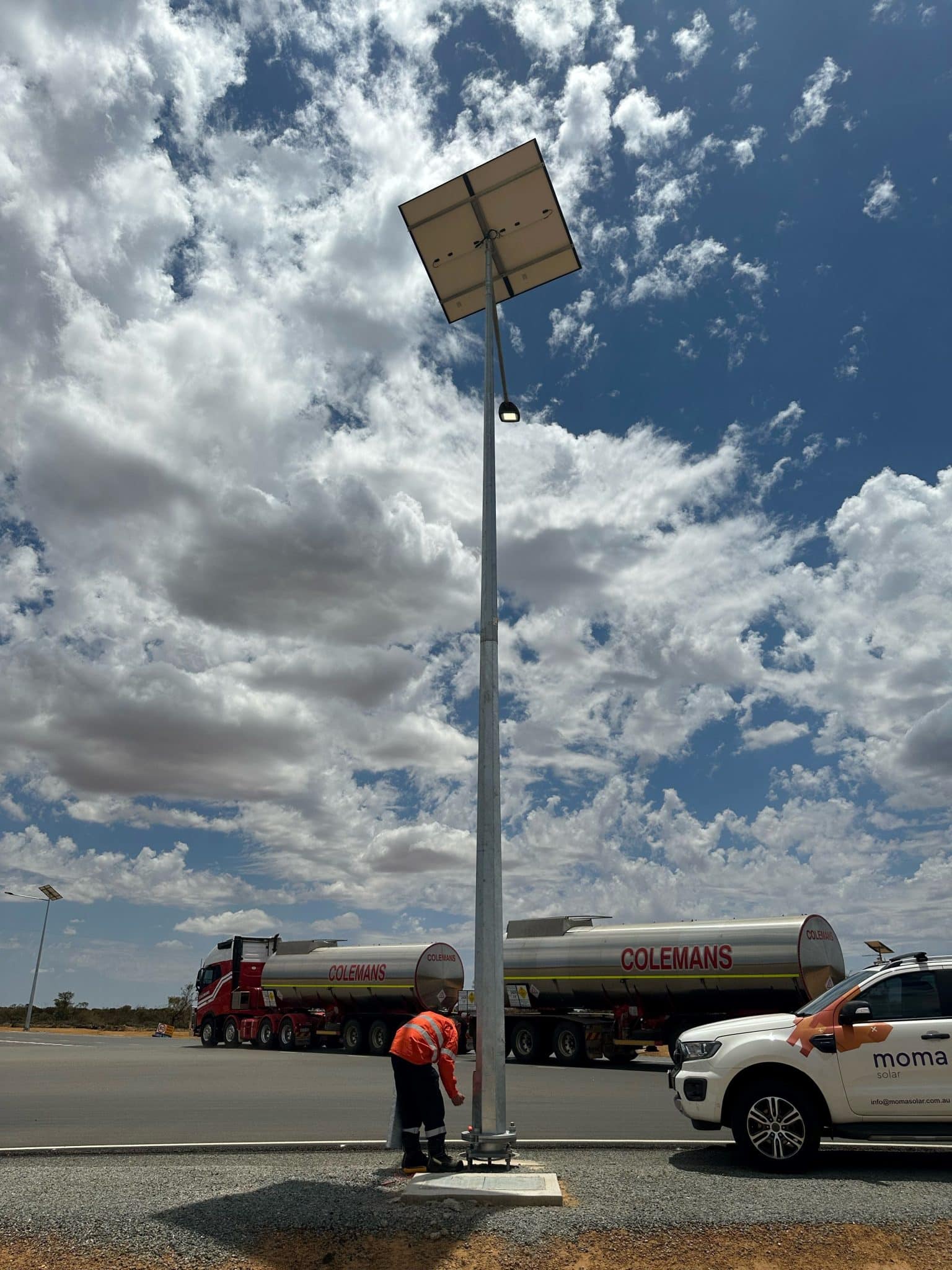 Solar Powered Flag Lighting (MOFL) - Moma Solar